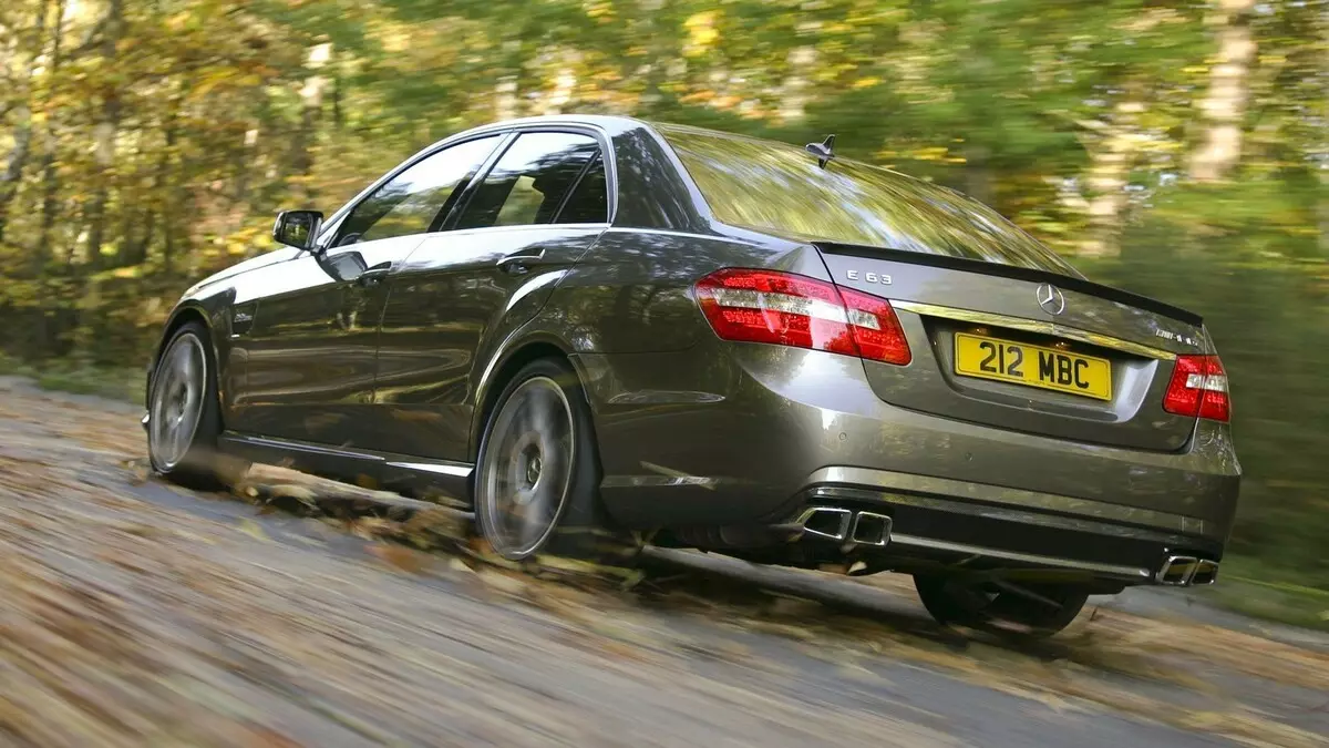 Na fotografii: MERCEDES-BENZ E 63 AMG (W212) '2009-11