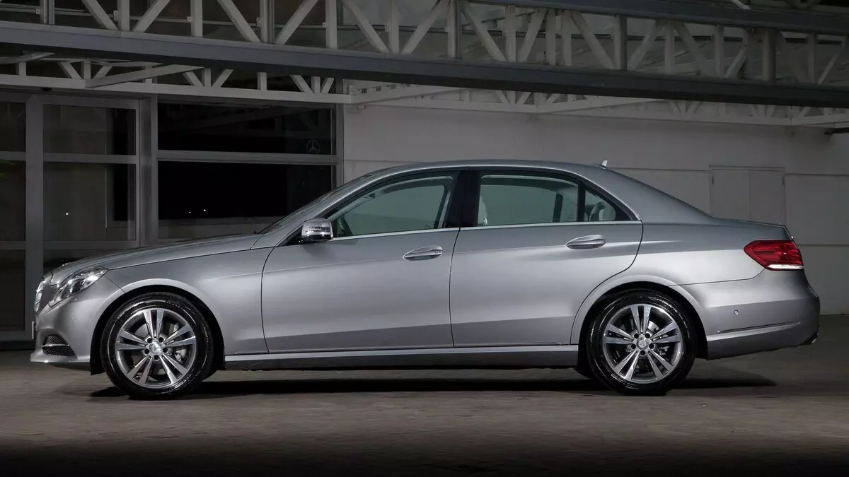 Витрати точно будуть: вибираємо Mercedes-Benz E-Class W212 з пробігом 26487_7