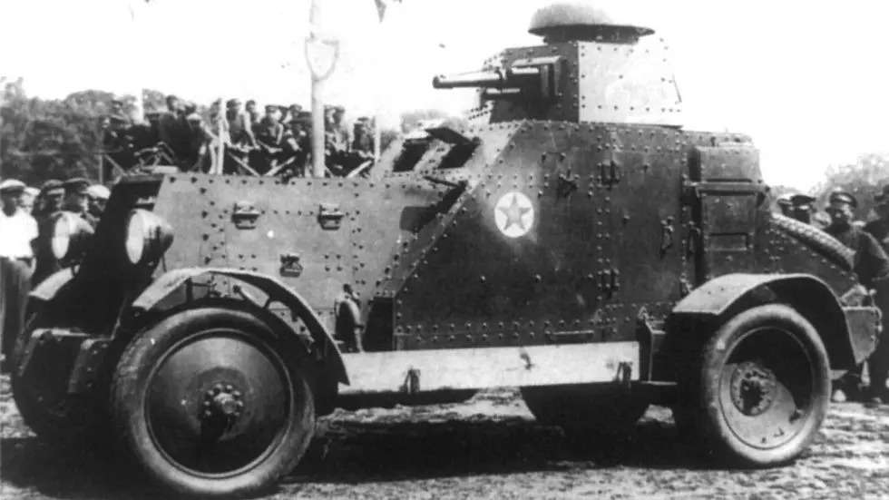 Första sovjetornet pansar BA-27 med 37 mm kanon