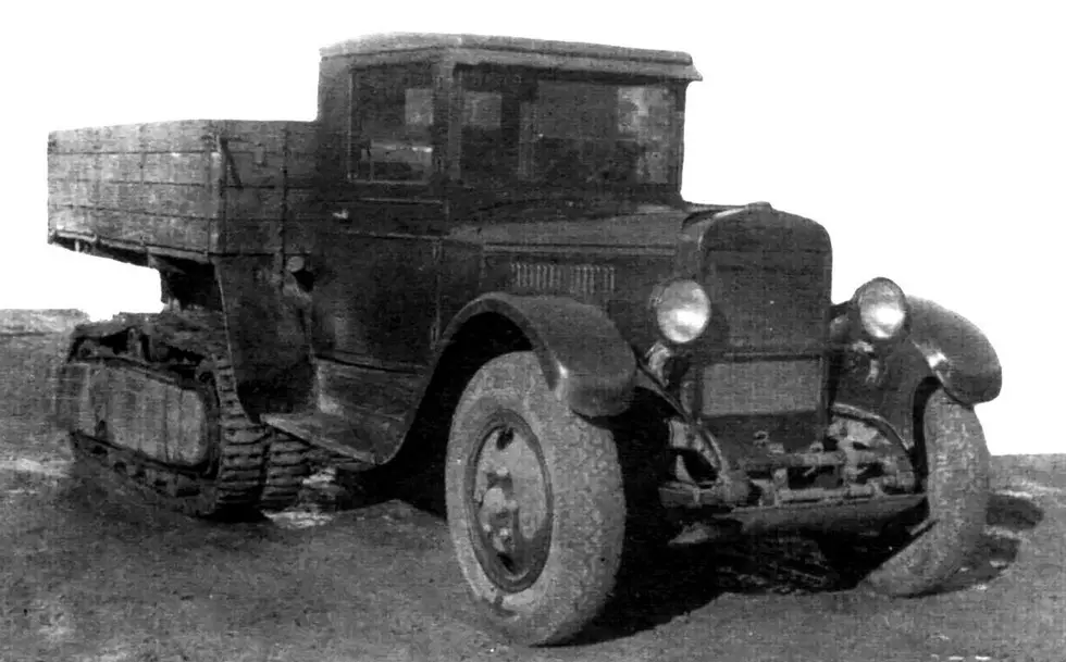 Ciężarówka ZIS-22N z wymuszonymi gąsienicami przekładniczymi. Wiosna 1940.