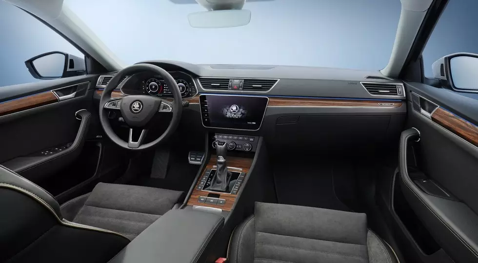 Skoda Superb οικογένεια μετά την ανανέωση του 