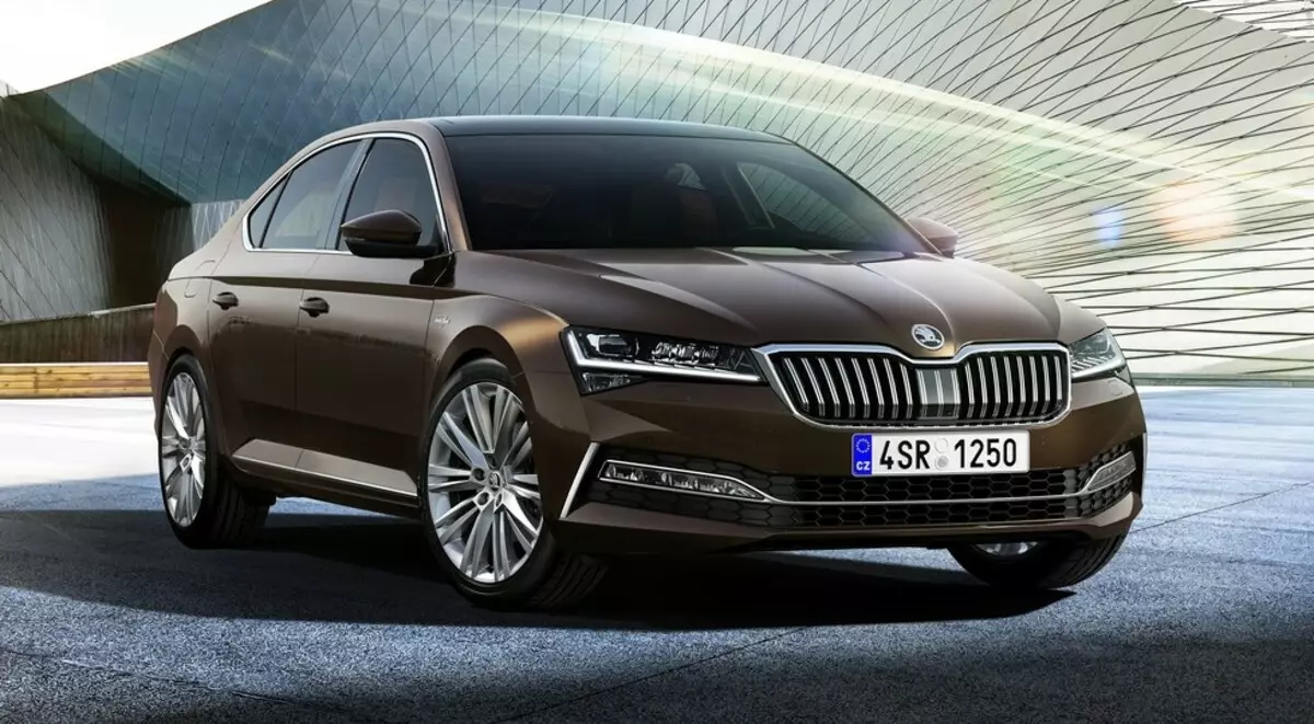 Skoda Superb οικογένεια μετά την ανανέωση του 