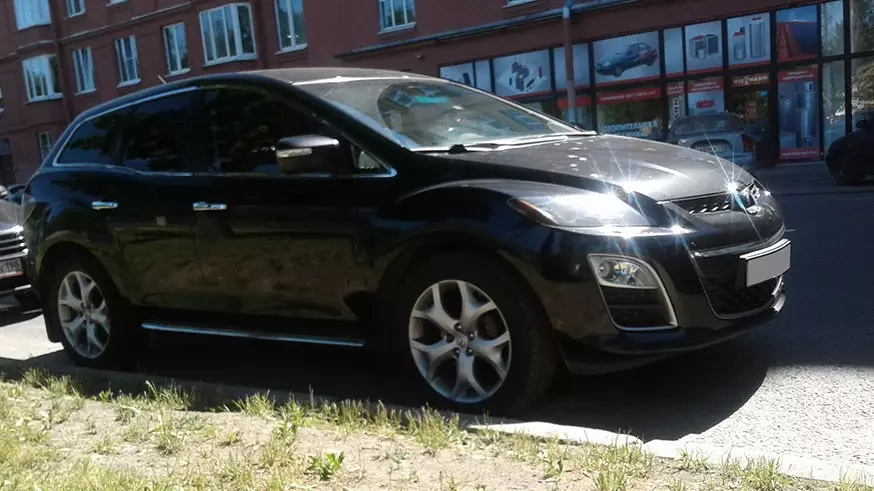 Na masani ona sili atu le leaga: Matou te faʻatau mazda cx-7 mo le 650 afe o rubles 26789_17