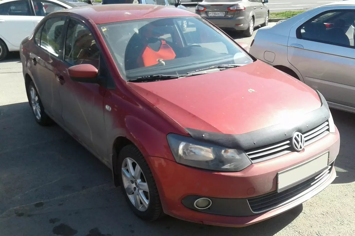 Volkswagn Polo Sedan Red (2)