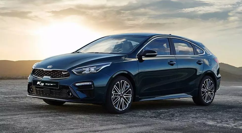 Yeni Hatch Cerato'nun Salonunda Kia 