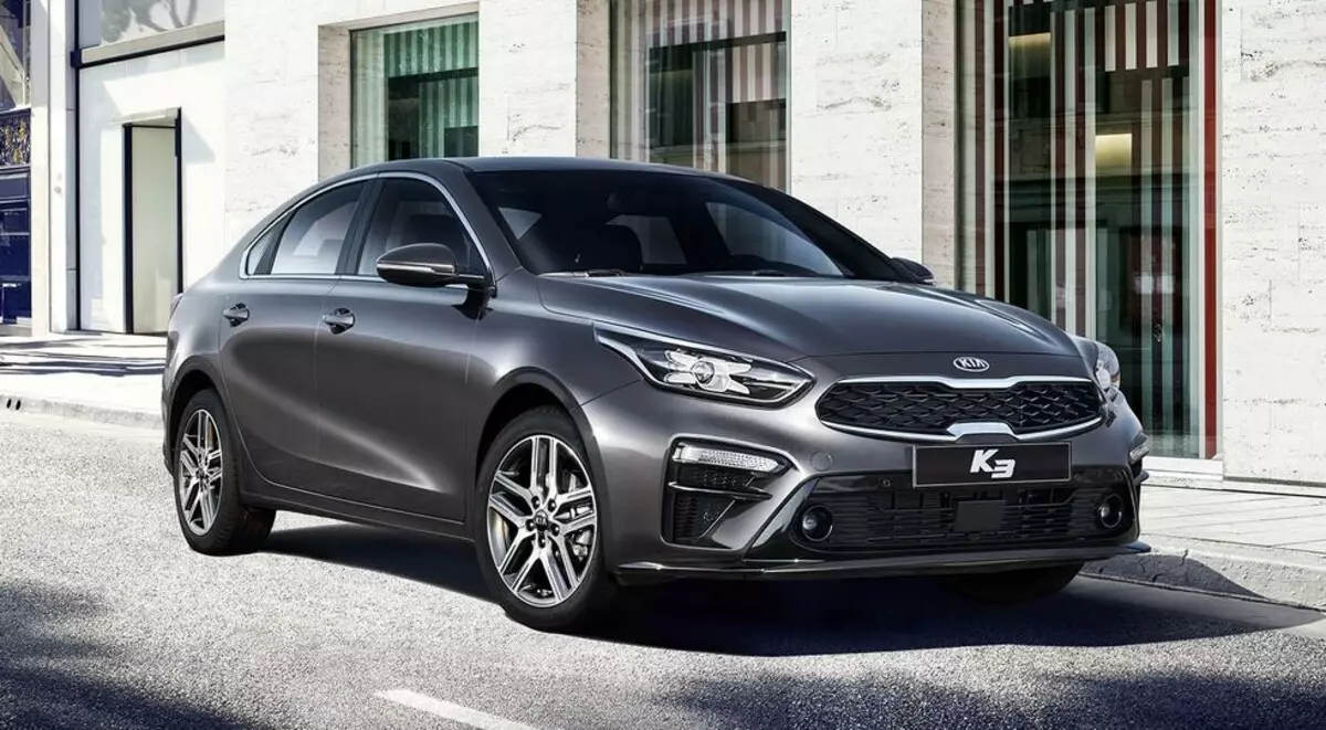 Yeni Hatch Cerato'nun Salonunda Kia 