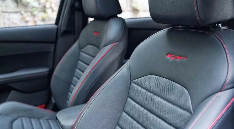 Yeni Hatch Cerato'nun Salonunda Kia 