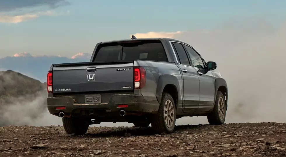 Pickup Honda Ridgeline próbuje pozbyć się obrazu krzyża: outsider segmentu stał się brutalny 26837_4