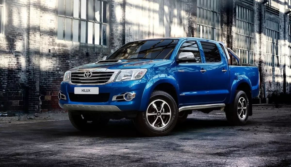 Gjenerata e re Toyota Hilux fotografuar në fabrikë 2742_2