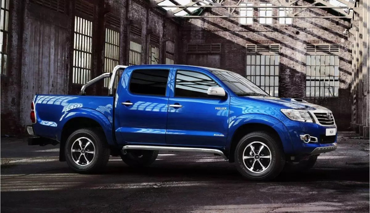 Foto Toyota Hilux generasi anyar ing pabrik 2742_3