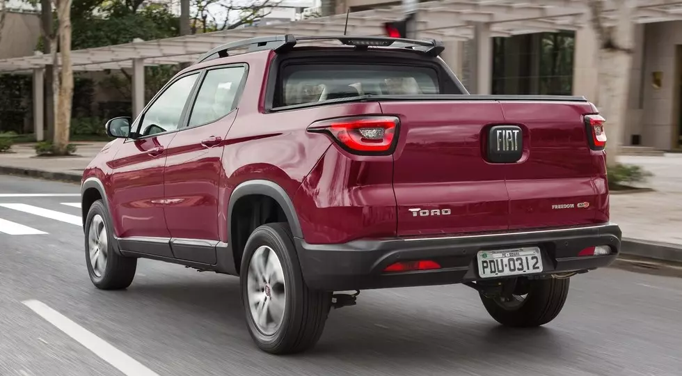 Fiat Crossover e ipapisitse le Toro Pickup ea Toro hape e bonesitse video 27914_8