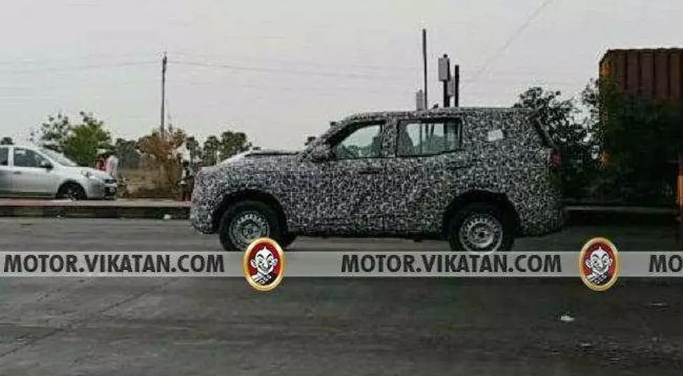 러시아 연방에서 성공하지 않고, 세대의 변화를 가진 프레임 SUV Mahindra가 더욱 강력해질 것입니다. 27927_3