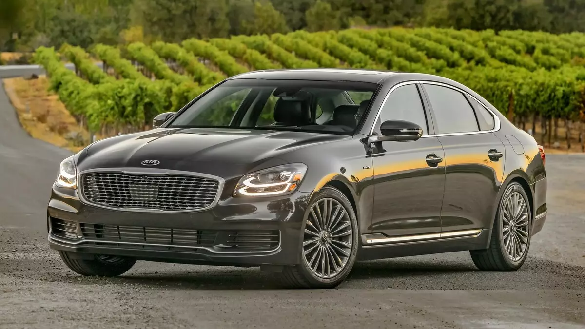 Alles lafen, a KIA och: grouss Codenza an K900 Sedans ginn aus den USA 27929_6