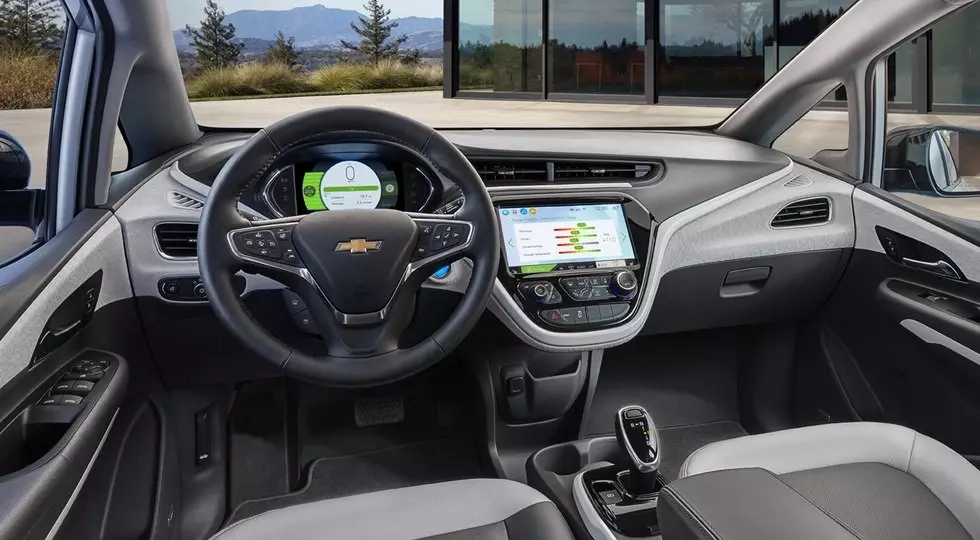 Aktualizované skrutky Chevrolet a Crossover na jeho základni sa osvetľujú (pôvodný poklop bude oneskorenie) 28077_5