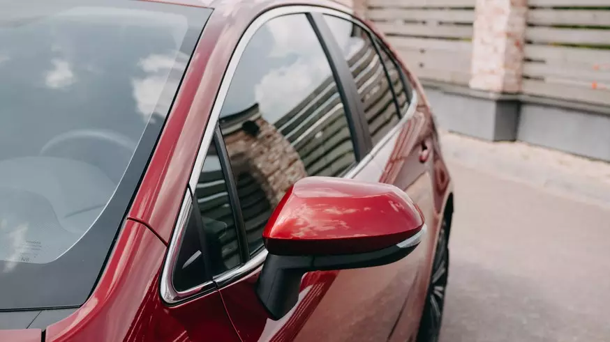 Toyota actualizou a Sedan de Corolla contra o fondo da recesión de vendas en Rusia 28136_4