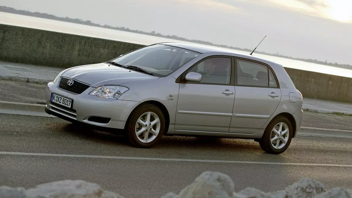 Toyota Corolla 5 တံခါးကို 2001-04