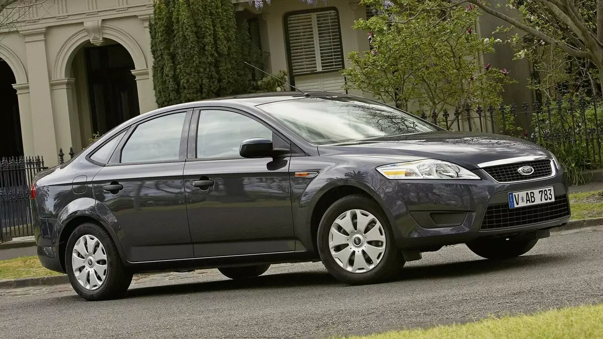 Poupança na direção certa: Escolha Ford Mondeo IV com milhagem 28158_1