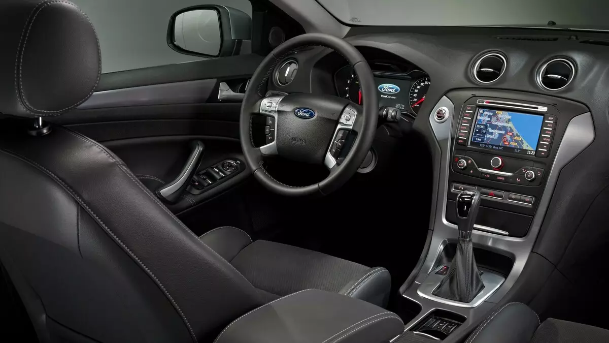 Interior Ford Mondeo sedan '2010-14