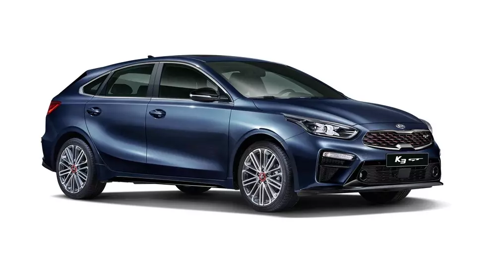 New Kia Cerato became a hatchbeck and got a 204-strong turbo engine 28183_1