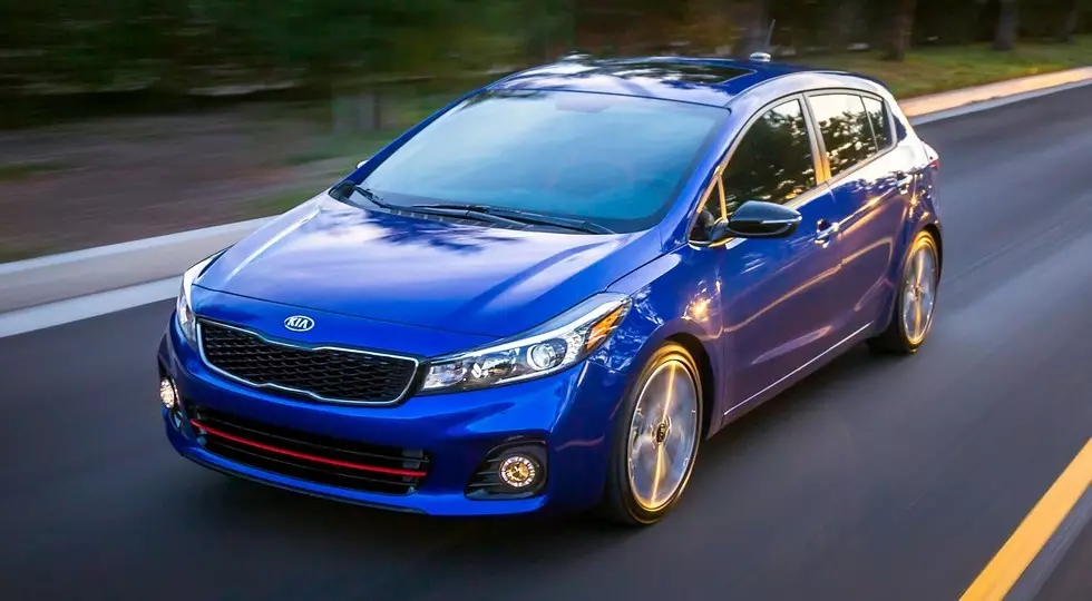 New Kia Cerato became a hatchbeck and got a 204-strong turbo engine 28183_8