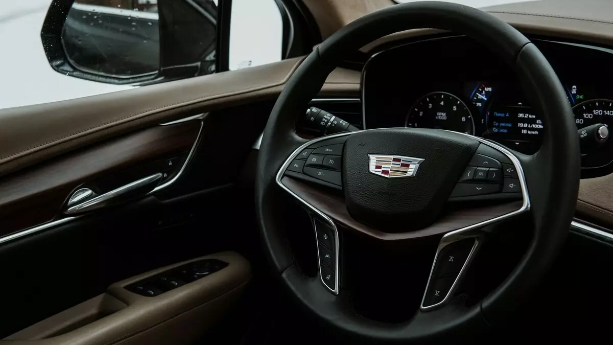 Baltos juostos ryškios žvaigždės: bandymo pavara CADILLAC xt5 28236_10