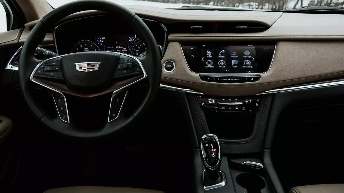 Weißer Streifen heller Stern: Testlaufwerk Cadillac XT5 28236_16