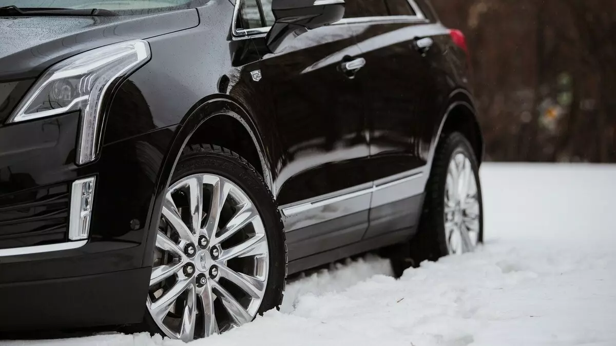 Baltos juostos ryškios žvaigždės: bandymo pavara CADILLAC xt5 28236_18