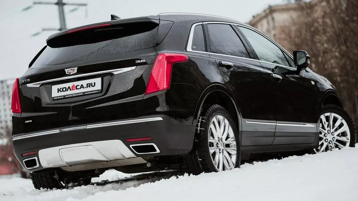 Ağ zolaq parlaq ulduz: test sürücüsü Cadillac XT5 28236_24