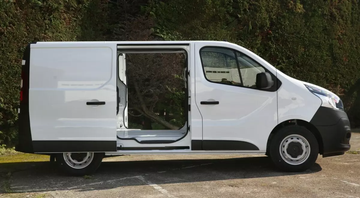 Habiendo perdido a su hermano de Opel, Renault Trafic Van ganó un nuevo, ahora de Mitsubishi 28304_5