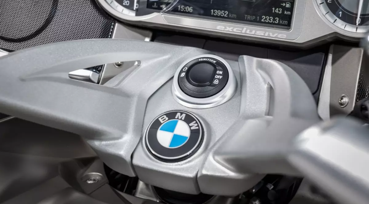 Test Drive BMW K1600GTL Exclusief: wanneer het belangrijkste is de status 28474_17