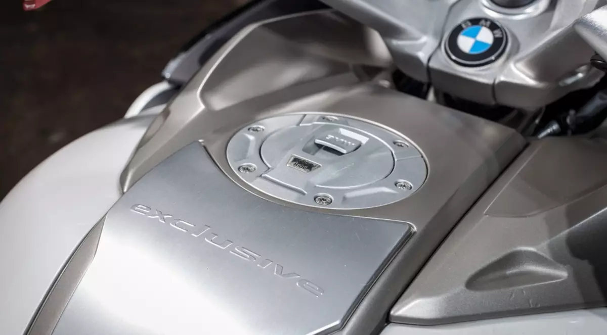 Próf Drive BMW K1600GTL Exclusive: Þegar aðalatriðið er staða 28474_2