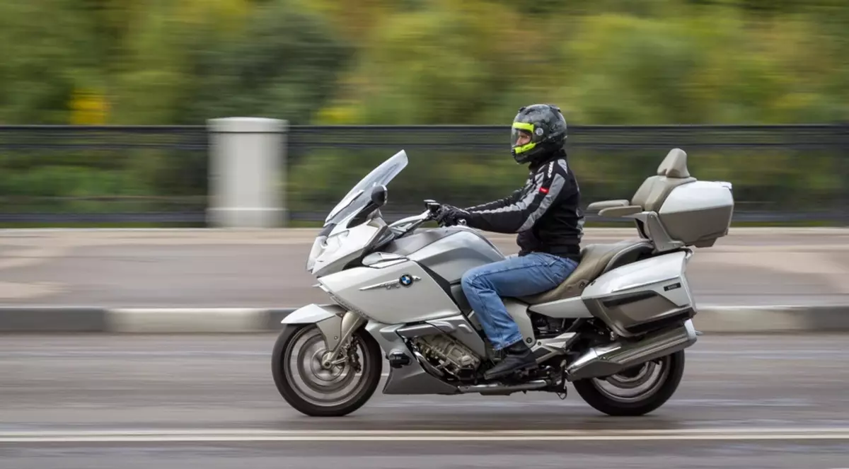 Туршилтын хөтөч BMW K1600GTL Онцгой: Гол зүйл бол статус юм 28474_21