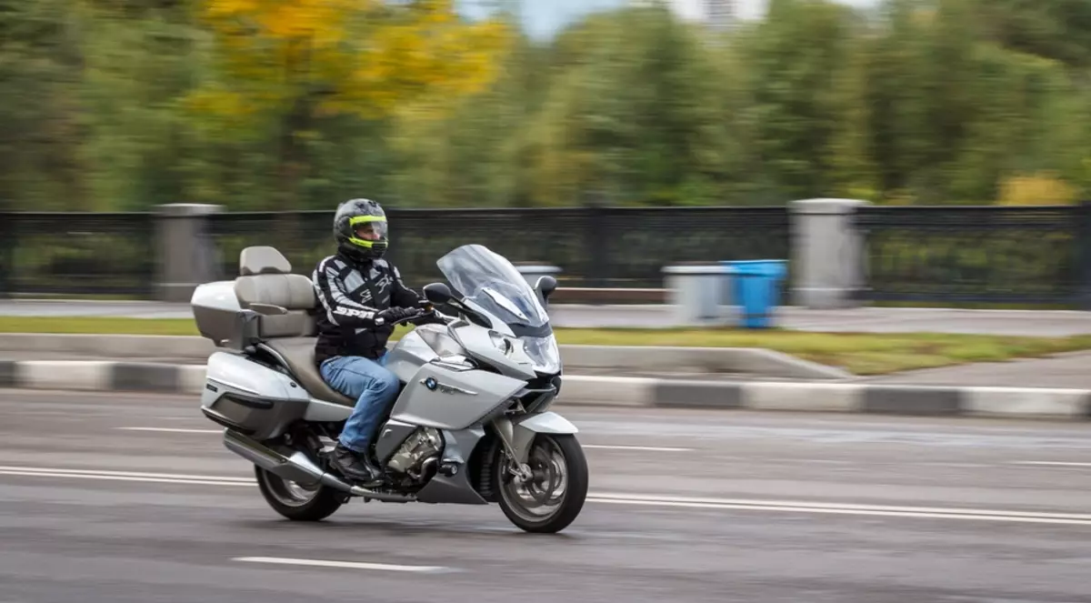 Test Drive BMW K1600GTL Exclusief: wanneer het belangrijkste is de status 28474_27