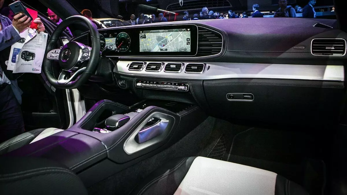 Hala off-road'da olabilirsin! Yeni Mercedes-Benz GLE: İnceleme ve Video 28561_9