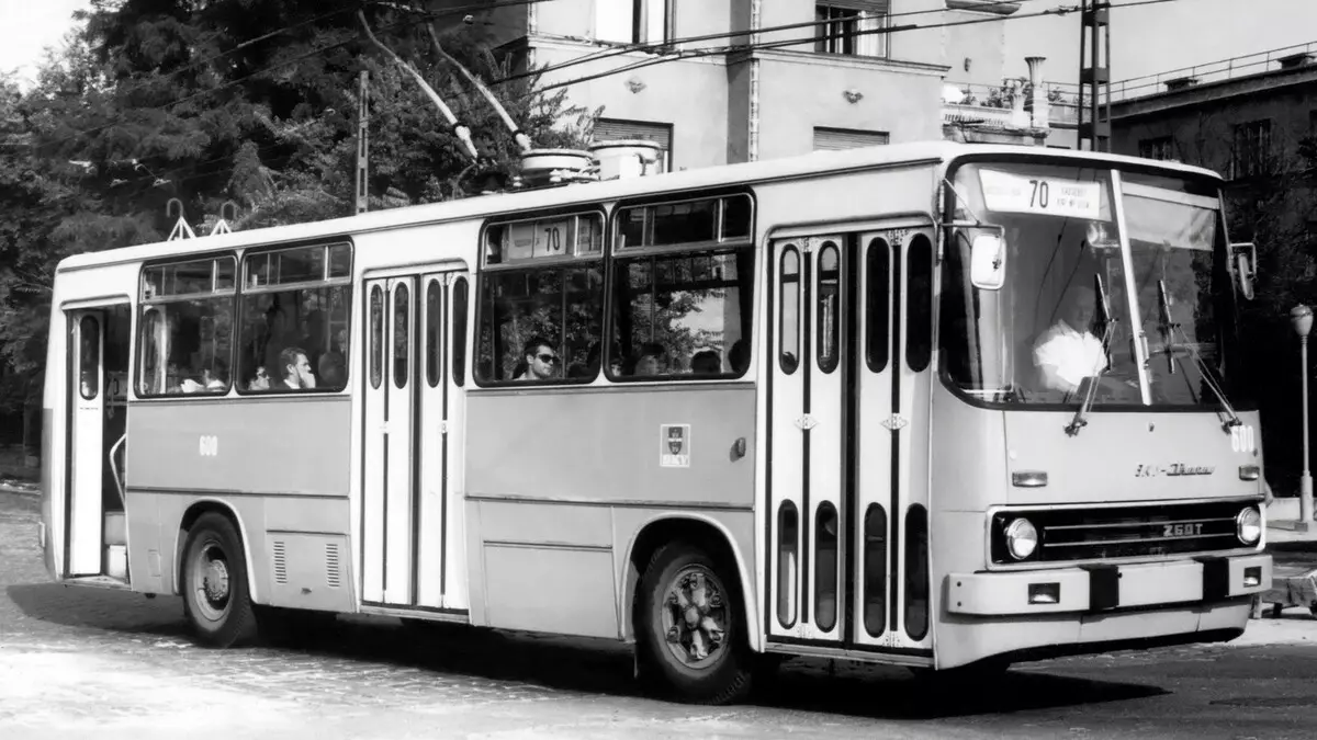 Sur la photo: ikarus 260 T1 '1974