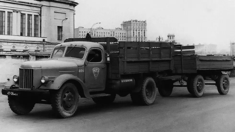 Iepakojumi, dzelzs un motorolleris: tautas iesaukas kazaku, UAZ un citi 28690_5