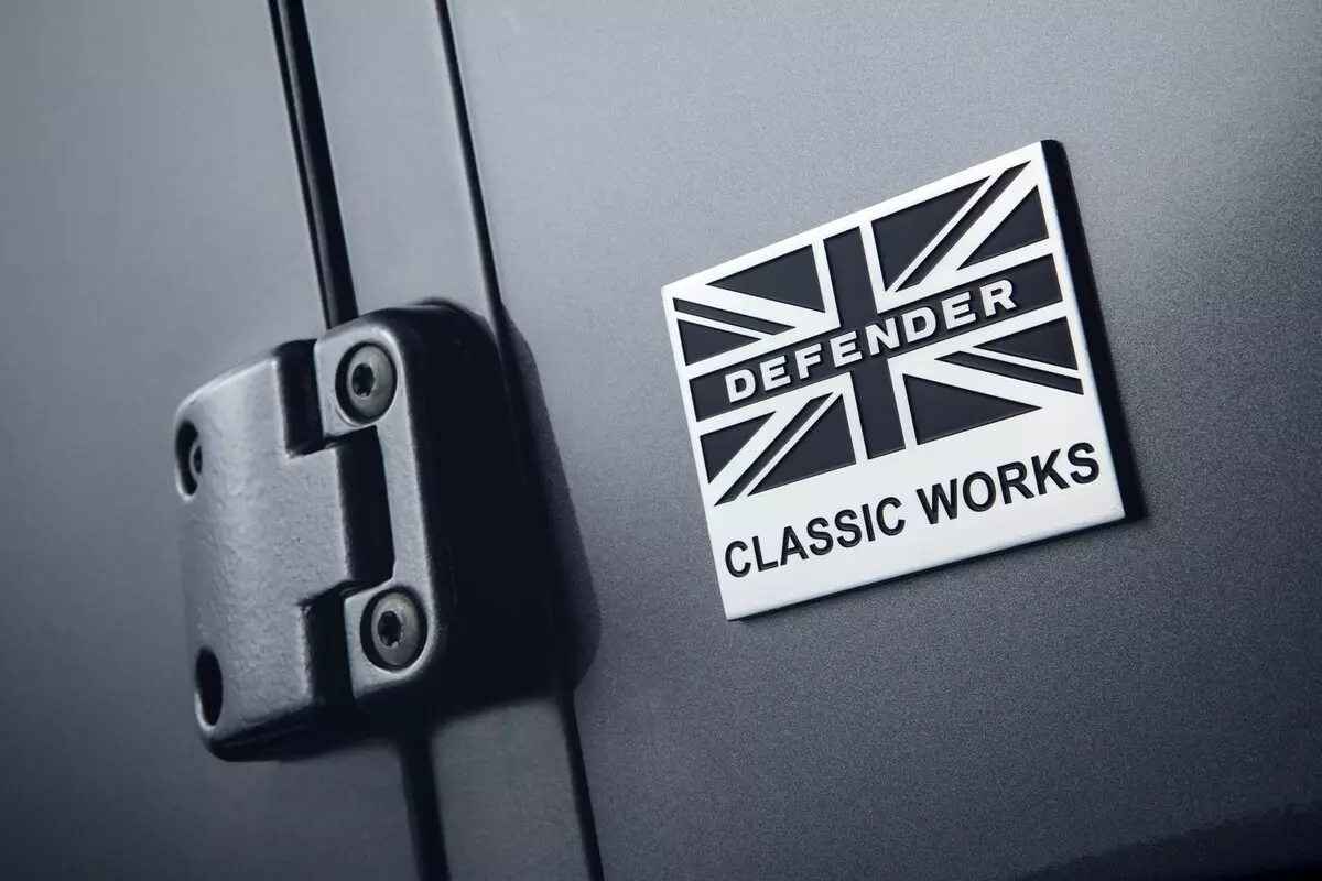 Do not mud: Land Rover improved the classic Defender for driving on the roads 28778_3