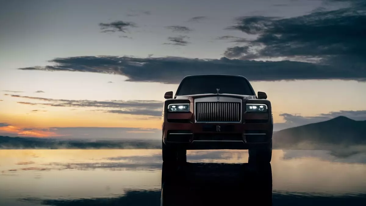 I-SUV Roll-Royce Cullinan izogibela uphethiloli we-92nd 28791_17