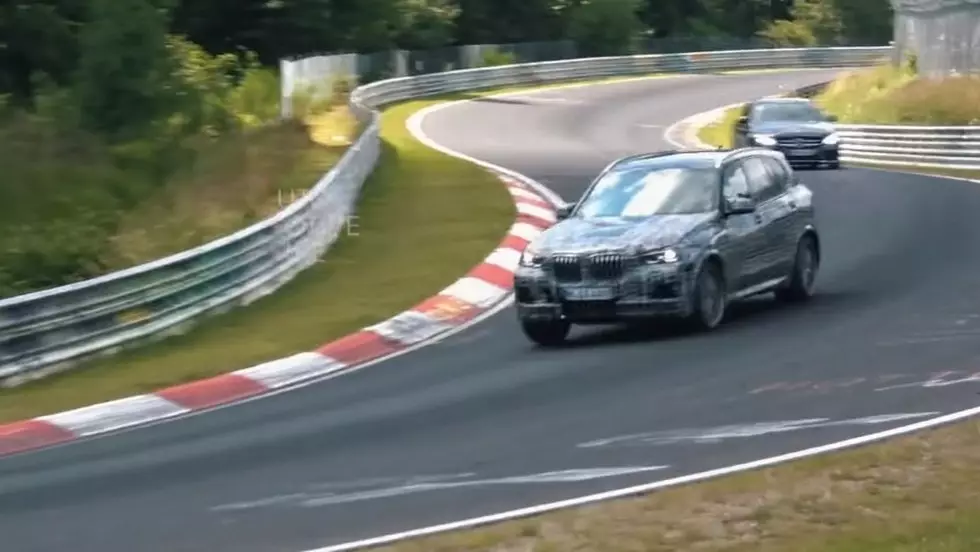 BMW x5 m kọja ibọn kan lori Nürburgring 28794_1