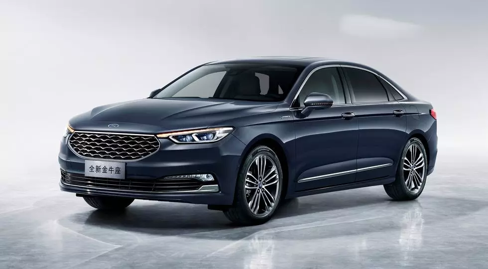 Ford Mondeo bror etter restyling kjøpte en gigantisk tablett 28808_2