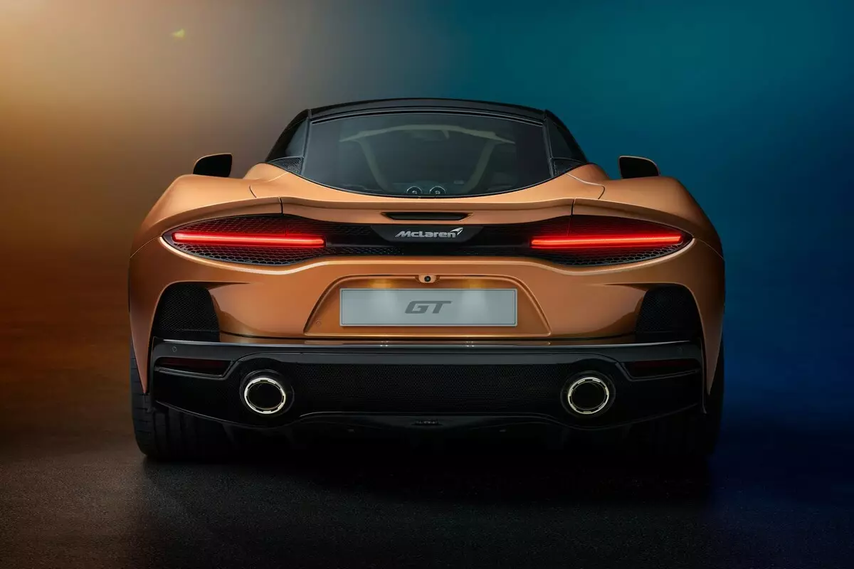 McLaren GT: Supercar for every day with a big trunk 28822_4