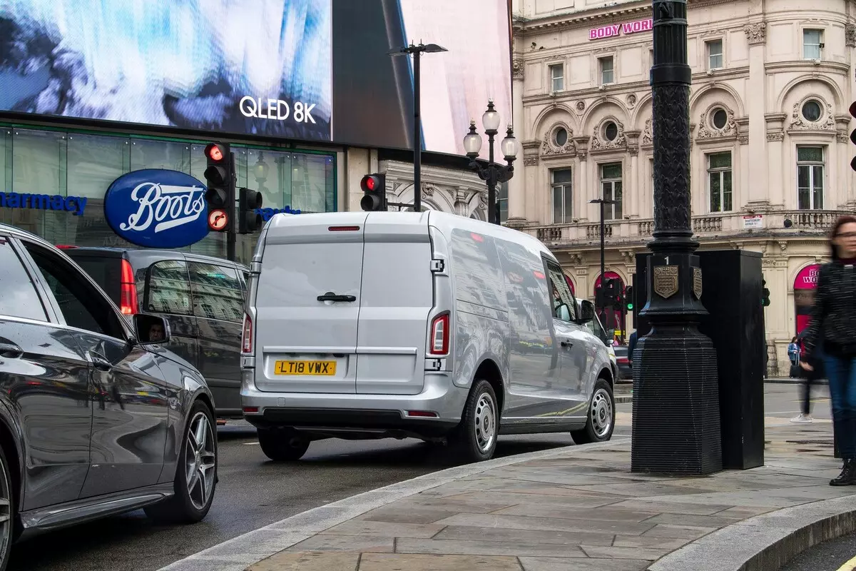 Elite Carrier: London Taxi Levc si è trasformato in un furgone 28825_4