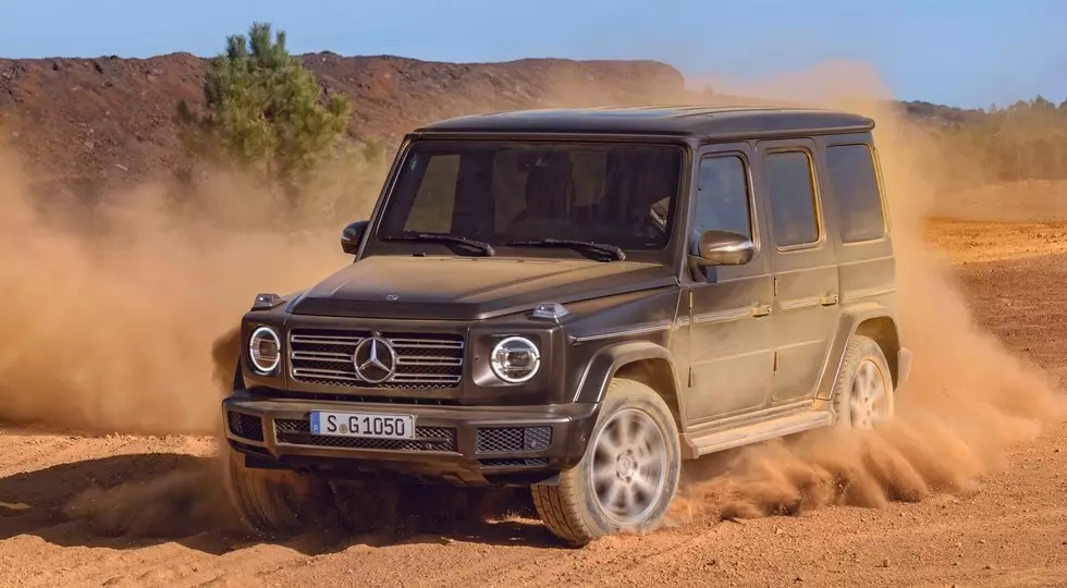 Da farko sabon Mercedes-Benz G-Class ya faru 28841_10