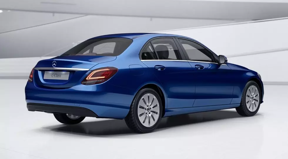 러시아의 Mercedes-Benz C-Class : 디젤 엔진 및 왜건없이 28848_2