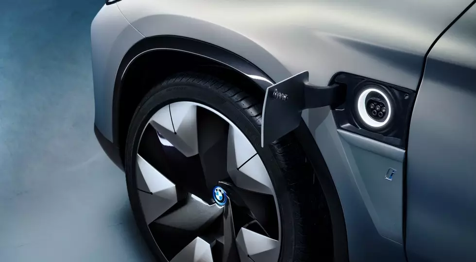 Elektrokrust BMW IX3: starenje 