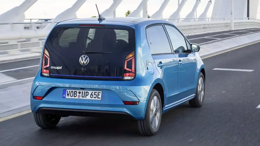 Volkswagen ailə nömrəsinin ucuz bir modeli hazırlayır: Başlanğıc qiymət etiketi - 1.8 milyon rubl 28931_4