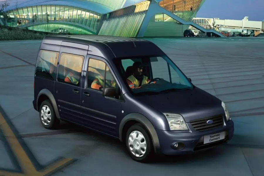 Ford Tourneo ភ្ជាប់។