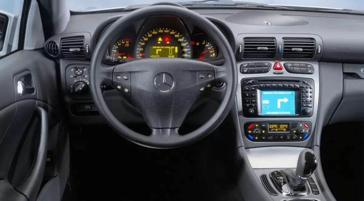 Hoe kinne jo Mercedes-Benz C-Klasse W203 keapje: Elektronika-aventoeren 29001_9