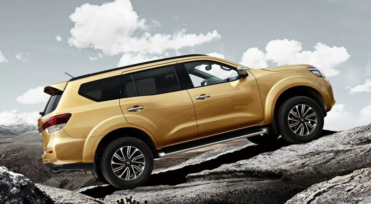 En la foto: Nissan Terra, versio por Ĉinio