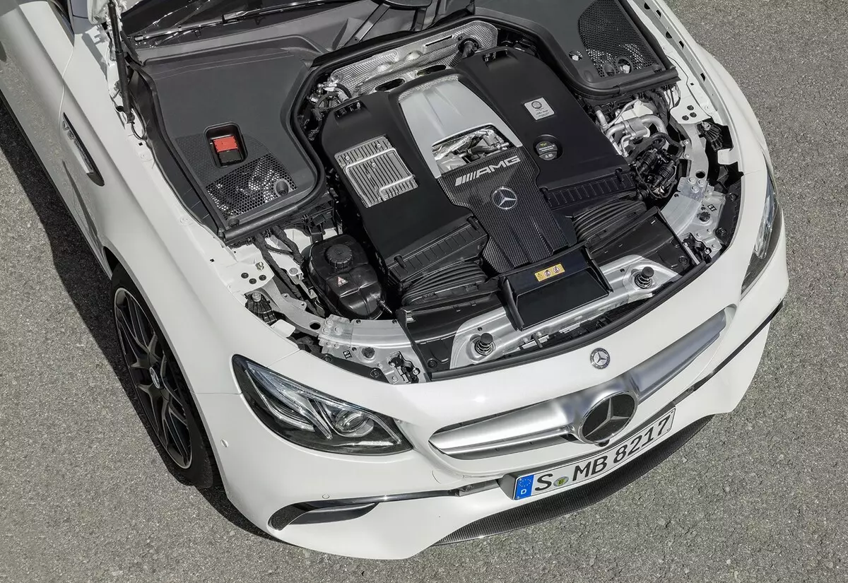 Das Neue Mercedes-AMG E 63 4Matic + T-Modell und E 63 S 4Matic + T-Modell: Dynamik Trifft Raum und Intelligenz